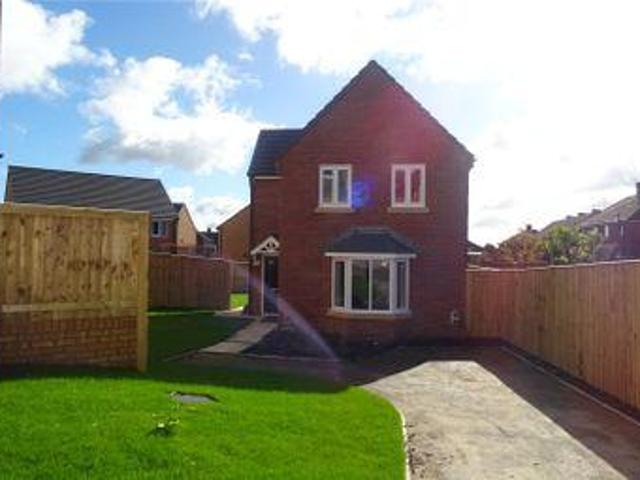3 Bedrooms Detached house for rent in Gracy Fold, Bradford, West Yorkshire BD6