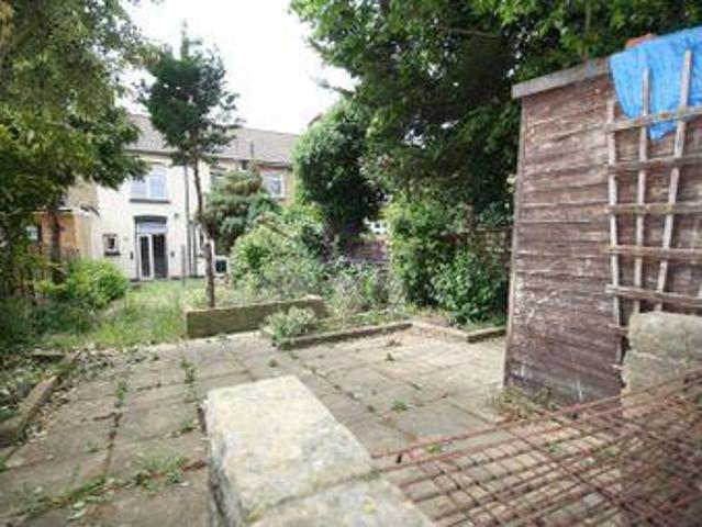3 Bedrooms Detached house for rent in Hulse Avenue, Barking IG11