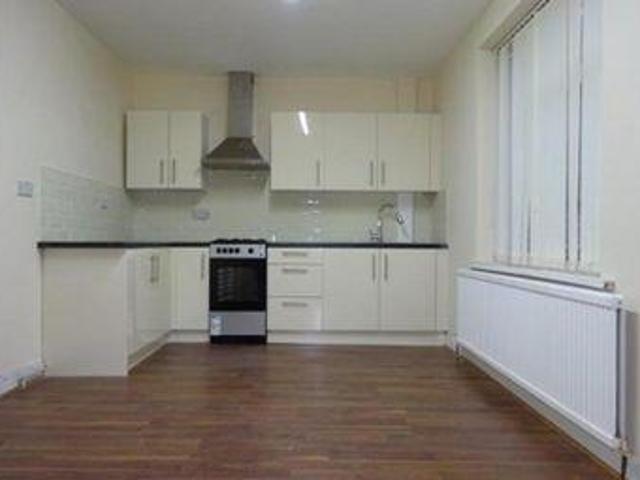 3 Bedrooms Detached house for rent in Headfield Road, Dewsbury WF12
