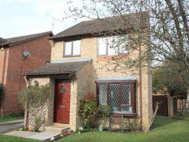 3 Bedrooms Detached house for rent in Heather Close, Finchampstead, Wokingham RG40