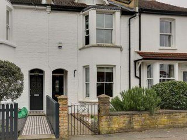 3 Bedrooms Detached house for rent in Horn Lane, Woodford Green IG8