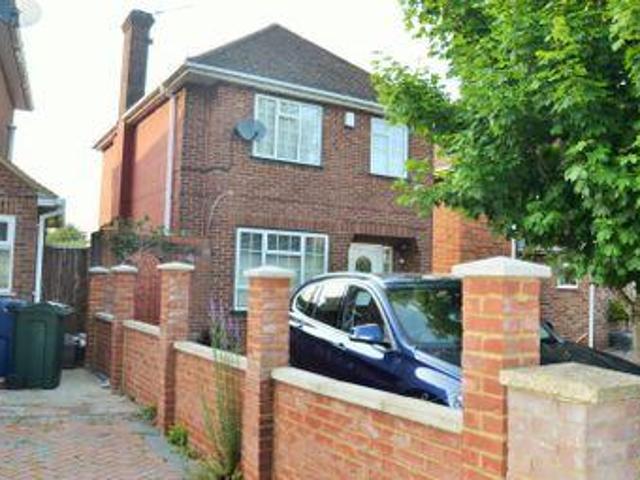 3 Bedrooms Detached house for rent in Rupert Avenue, High Wycombe HP12