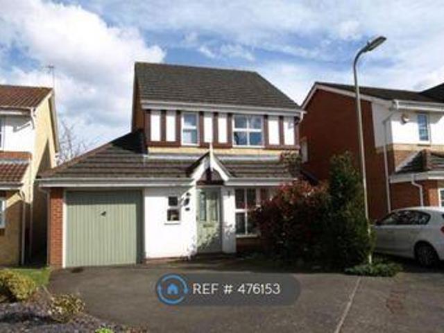 3 Bedrooms Detached house for rent in Richmond Close, Farnborough GU14
