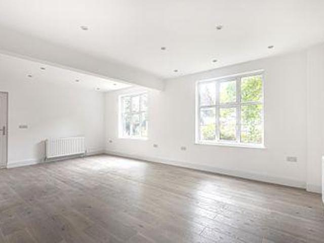 3 Bedrooms Detached house for rent in Richmond, Surrey TW10