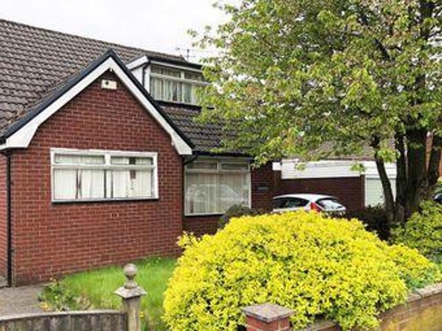 3 Bedrooms Detached house for rent in Rochdale Old Road, Bury, Lancashire BL9