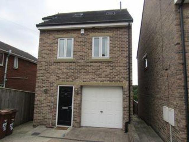 3 Bedrooms Detached house for rent in School Lane, Castleford WF10