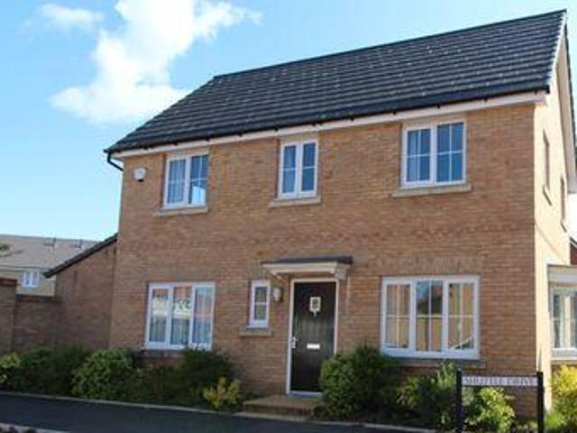 3 Bedrooms Detached house for rent in Shuttle Drive, Heywood OL10
