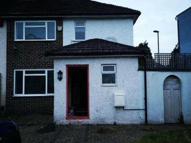 3 Bedrooms Detached house for rent in Thompson Crescent, Croydon, London, London CR0