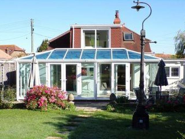3 Bedrooms Detached house for rent in Wannock Lane, Willingdon, Eastbourne BN20