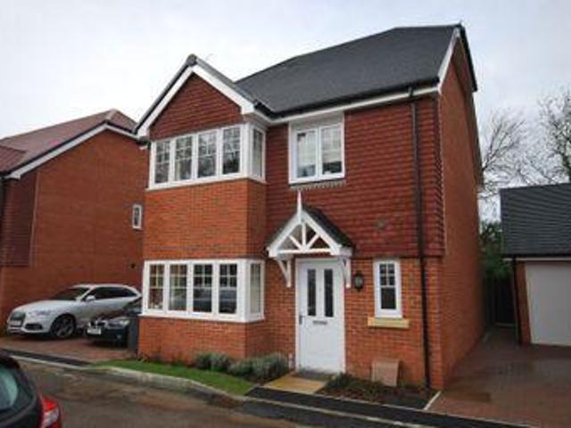 3 Bedrooms Detached house for rent in Wey Meadow Close, Farnham GU9