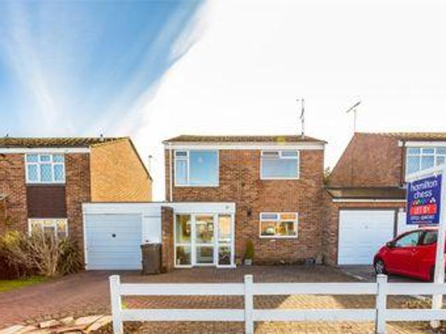 3 Bedrooms Detached house for rent in White Horse Road, Windsor, Berkshire SL4