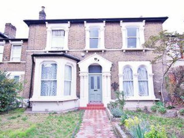 3 Bedrooms Detached house for rent in Windsor Road, Forest Gate, London E7