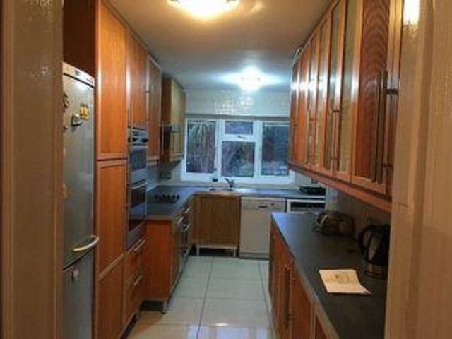 3 Bedrooms Detached house for rent in Woodbridge Road, Barking IG11