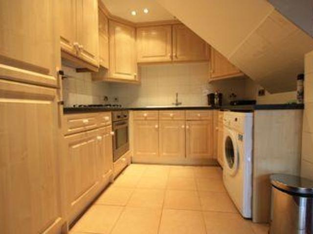 3 Bedrooms Detached house for rent in Worple Road, Raynes Park SW20