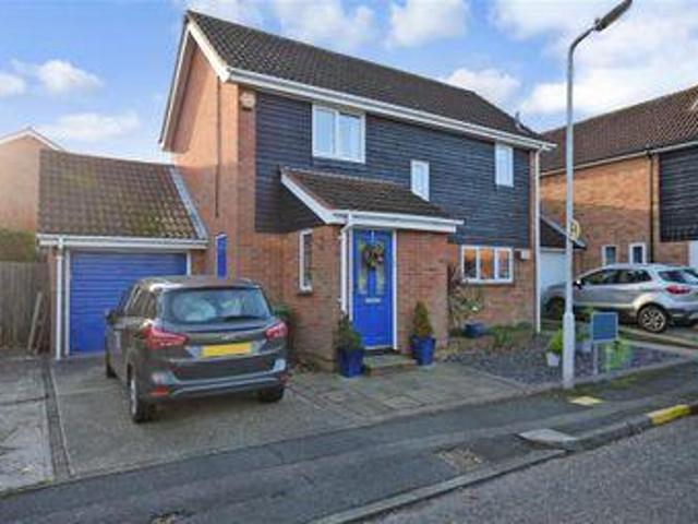 3 Bedrooms Detached house for sale in Menzies Avenue, Basildon, Essex SS15