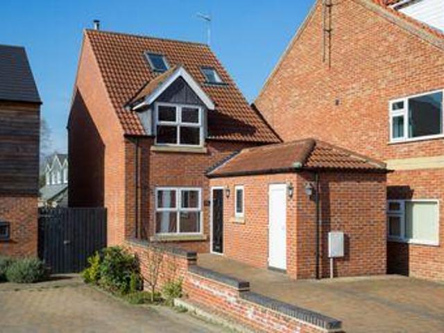 3 Bedrooms Detached house for sale in Millfield Lane, York YO10