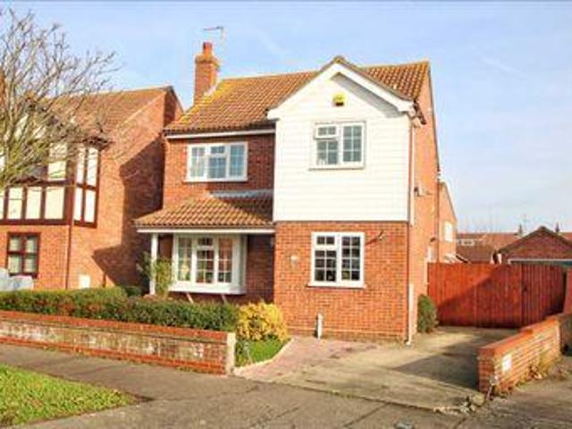 3 Bedrooms Detached house for sale in Mountbatten Drive, Colchester CO2