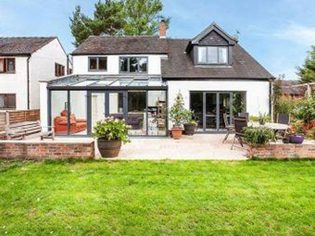 3 Bedrooms Detached house for sale in Newcastle Road, Astbury, Congleton CW12