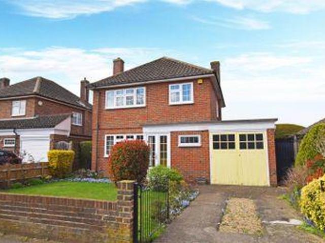 3 Bedrooms Detached house for sale in Nightingale Road, Hampton TW12