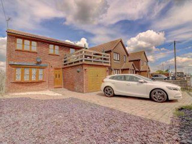 3 Bedrooms Detached house for sale in Normans Bay, Pevensey BN24