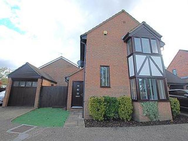 3 Bedrooms Detached house for sale in North Bridge Street, Shefford SG17