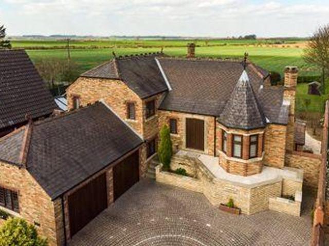3 Bedrooms Detached house for sale in North Street, Roxby, North Lincolnshire DN15