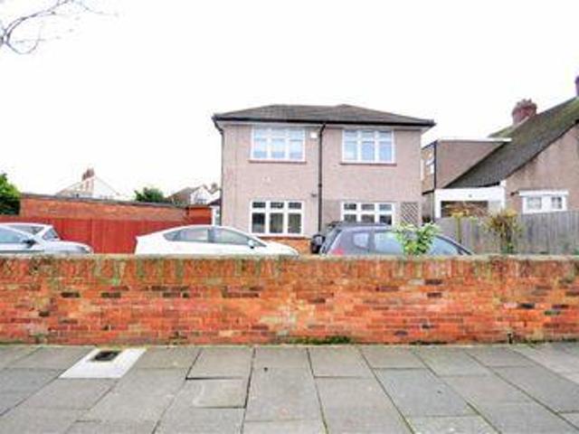 3 Bedrooms Detached house for sale in Northumberland Avenue, Welling DA16