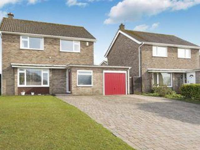 3 Bedrooms Detached house for sale in Norwich Road, Chichester PO19