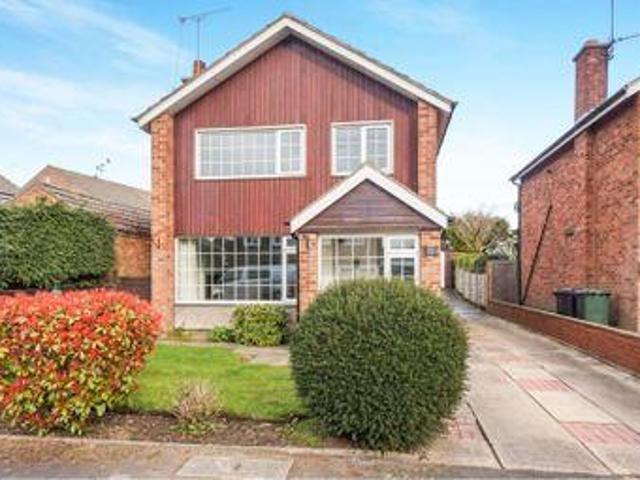3 Bedrooms Detached house for sale in Overdale Avenue, Leeds LS17