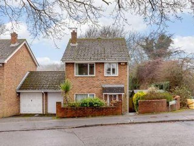 3 Bedrooms Detached house for sale in Oakleigh Close, Walderslade, Chatham, Kent ME5