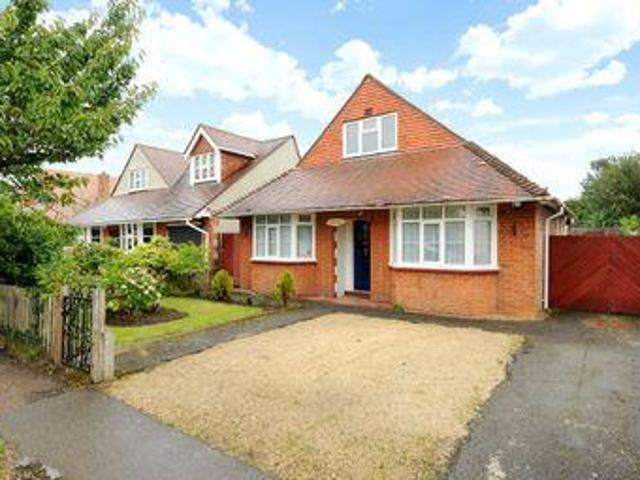 3 Bedrooms Detached house for sale in Orchard Avenue, Windsor, Berkshire SL4