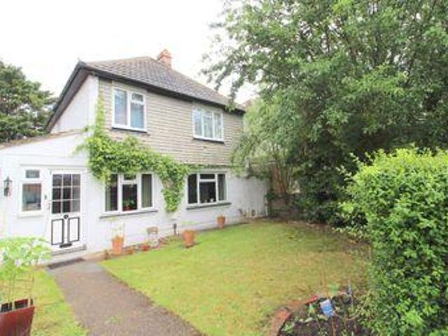 3 Bedrooms Detached house for sale in Orchard Way, Ashford TW15