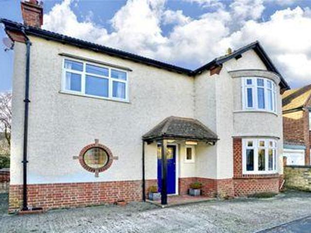 3 Bedrooms Detached house for sale in Avenue Road, St. Neots PE19