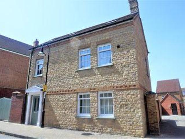 3 Bedrooms Detached house for sale in Aviemore Road, Swindon SN1