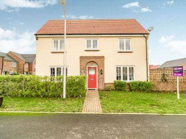 3 Bedrooms Detached house for sale in Addington Gardens, Woodley, Reading RG5