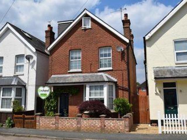 3 Bedrooms Detached house for sale in Alexandra Avenue, Camberley GU15