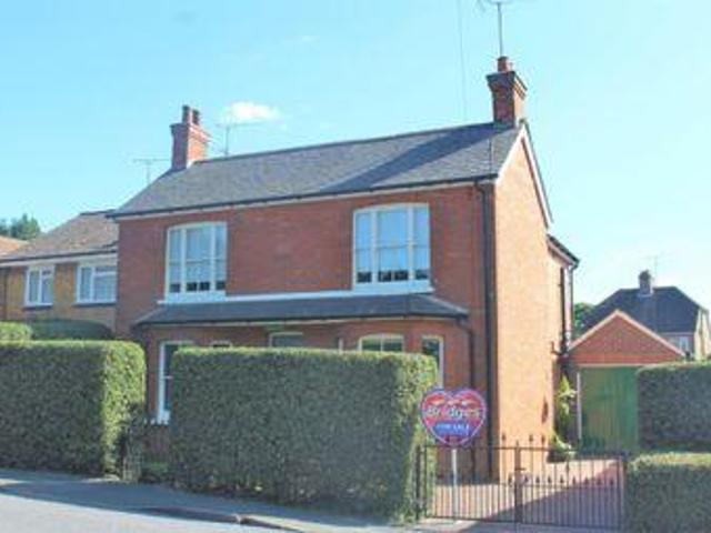 3 Bedrooms Detached house for sale in Ash Hill Road, Ash GU12