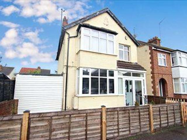 3 Bedrooms Detached house for sale in Astley Road, Clacton On Sea CO15