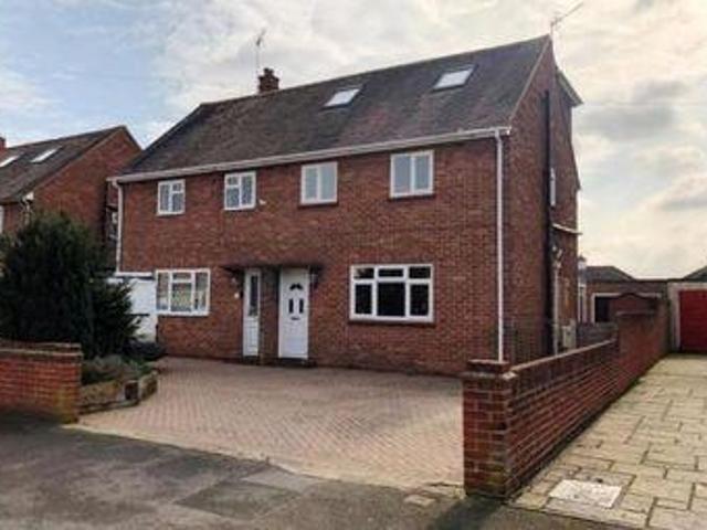 3 Bedrooms Detached house for sale in Basingstoke, Hampshire RG21