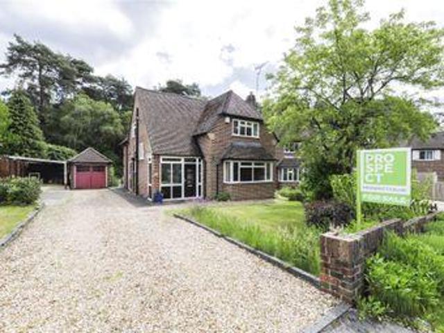 3 Bedrooms Detached house for sale in Beech Ride, Sandhurst, Berkshire GU47