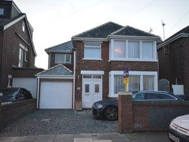 3 Bedrooms Detached house for sale in Bentinck Avenue, Blackpool FY4