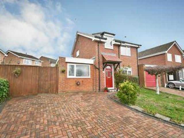 3 Bedrooms Detached house for sale in Beverley, Toothill, Swindon SN5