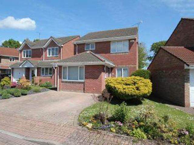 3 Bedrooms Detached house for sale in Blackberry Drive, Barry CF62