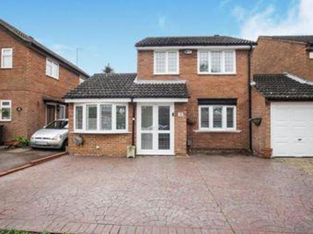 3 Bedrooms Detached house for sale in Blakeney Drive, Luton, Bedfordshire. LU2