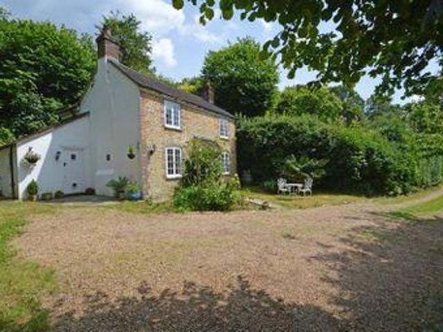 3 Bedrooms Detached house for sale in Bowcott Hill, Arford, Headley GU35