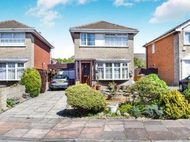3 Bedrooms Detached house for sale in Bowling Green Close, Southport PR8