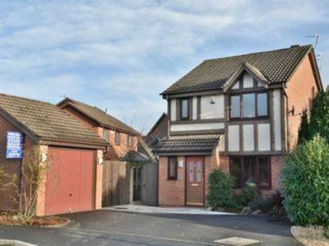 3 Bedrooms Detached house for sale in Broadwell Drive, Leigh WN7