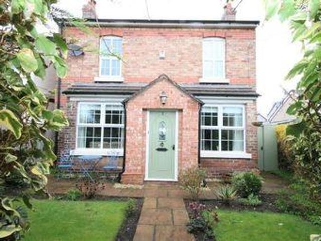 3 Bedrooms Detached house for sale in Cummins Avenue, Freshfield, Liverpool L37