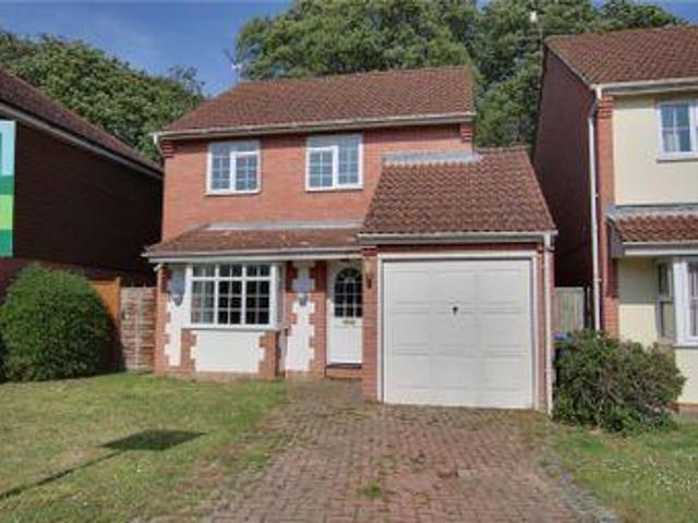 3 Bedrooms Detached house for sale in Cypress Avenue, Worthing, West Sussex BN13