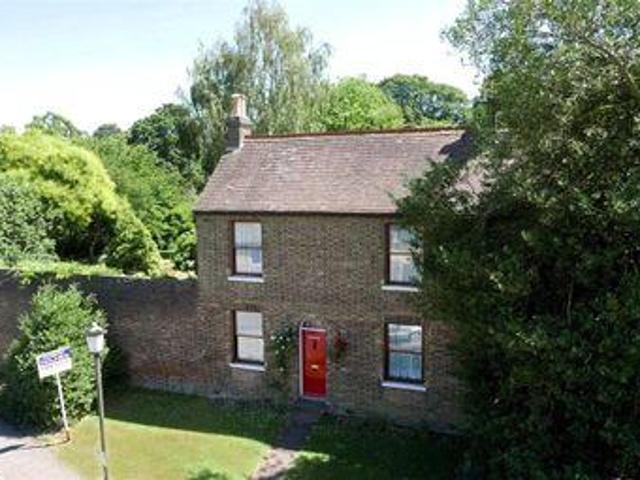 3 Bedrooms Detached house for sale in Camp Road, Wimbledon SW19